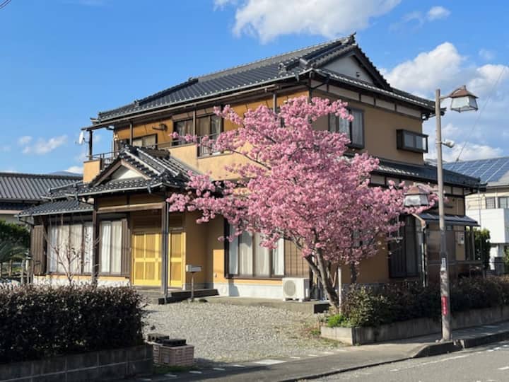 【温泉 足湯 Bbq】河津桜まつり 桜並木に面した一軒貸切のゲストハウス - Shimoda