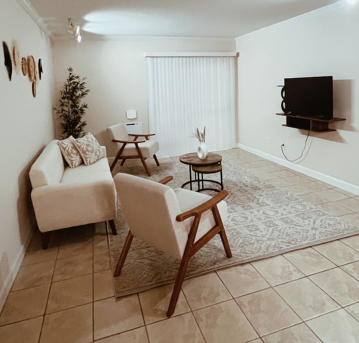 2br Across Uf/shands – Walk To Campus & Hospitals! - Gainesville, FL