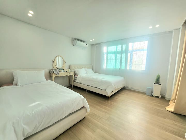 화이트#울릉도선착장#65인치tv#예쁜 상가주택#친구모임#바닷가인접#영일대 - Pohang