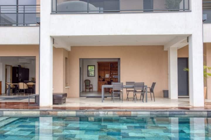 Studio 2 Personnes Avec Terrasse Et Accès Piscine - Fréjus