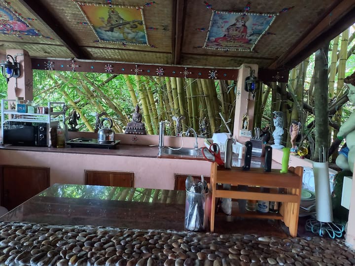 Riverside Retreat With Hot Springs & Kitchen, Pai - タイ