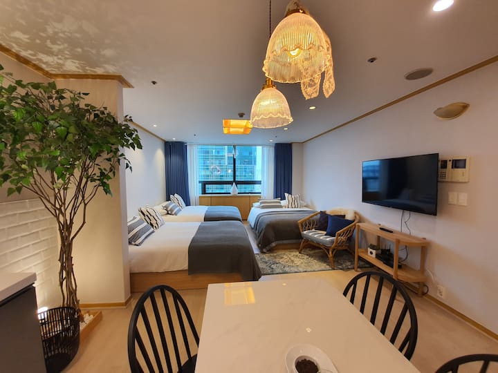 [Hongik-univ] Modern Studio #홍대입구역 도보 1분#netflix - Seoul
