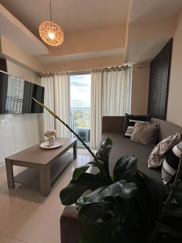 Mt Apo & Samal View 1br | Walk To Abreeza - Davao City
