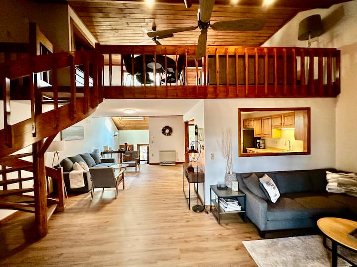 Spacious Condo Near Adventure, Shopping & Dining - North Conway, NH