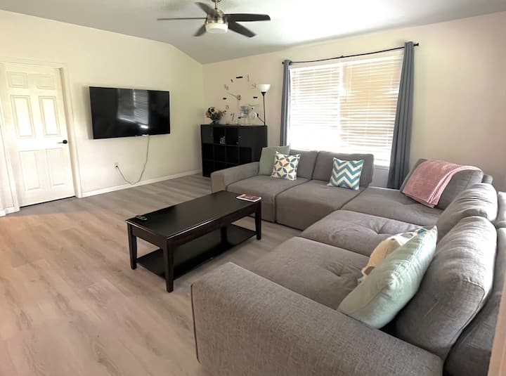 Lakefront Home With Car Charger Plug - Livingston, TX