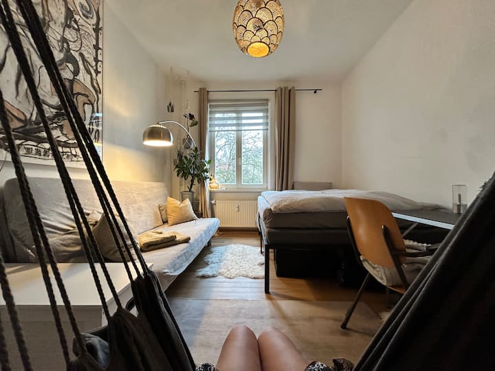 Quiet Sleeping Into Courtyard/close To Berghain - Berlino