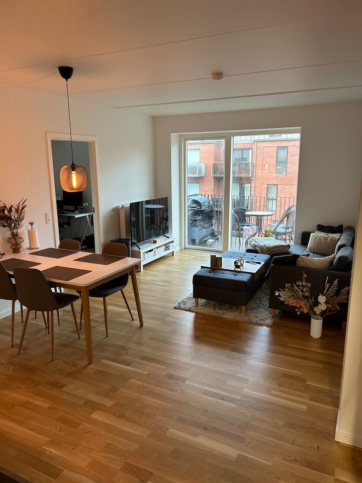 Lys, Møbleret Lejlighed 1 Km Fra Centrum - Aarhus