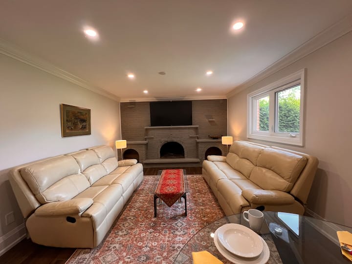 2 Bedroom 1 Parking Ground Floor Unit - Vaughan