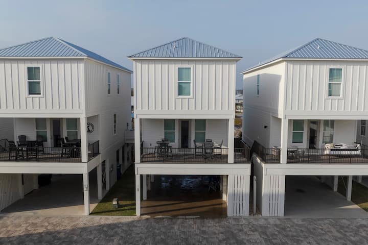 Pool & Gulf Views - Beach Across Street - Gulf Shores, AL
