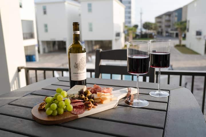 Pool & Gulf Views - Beach Across Street - Gulf Shores, AL