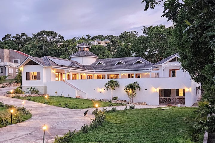 Luxury Montego Bay Villa | Pool, Gym & Jacuzzi - Montego Bay