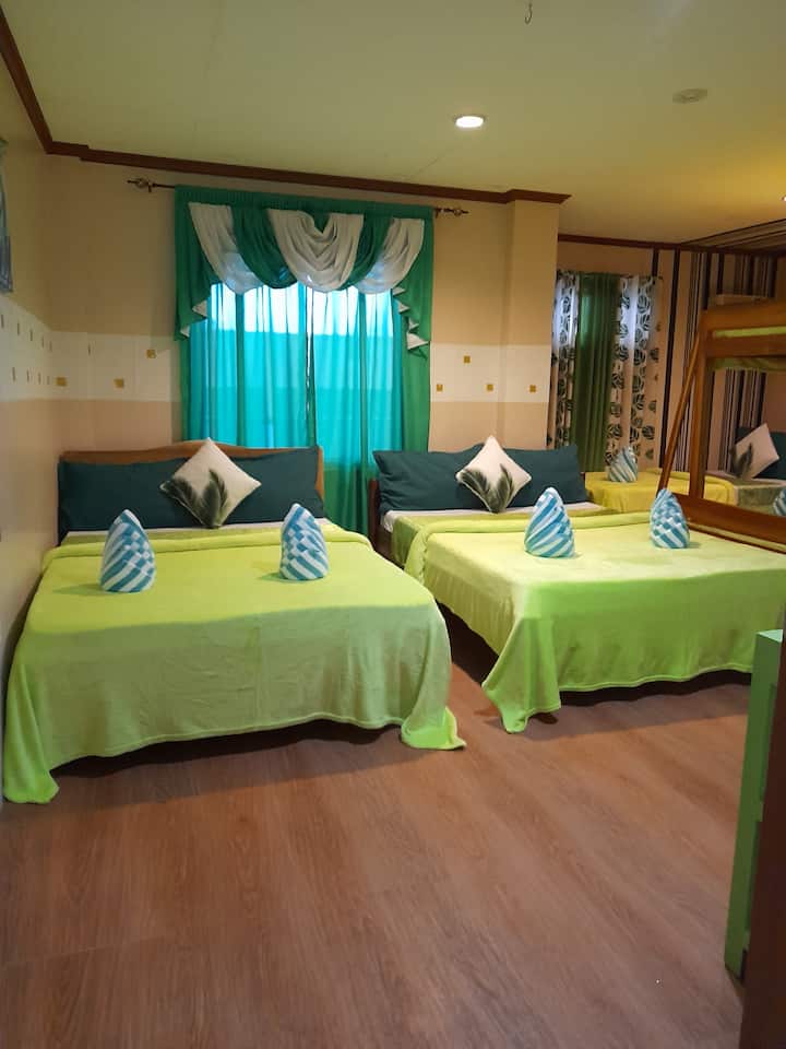 Family Room With Mini Terrace For 9pax - El Nido