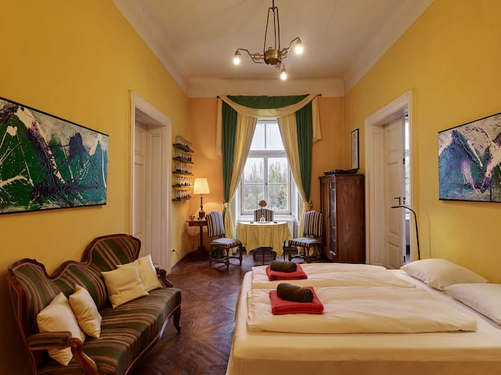 The Gallant Yellow At Schloss Hollenburg - Krems an der Donau