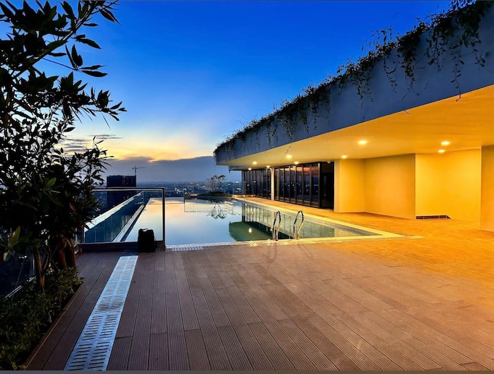 Pools, Jacuzzi, Gym Room, Nice Views - Phnom Penh