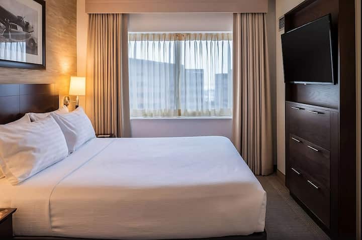 Enjoy A Hassle-free Stay! Pets Are Welcome! - Chicago, IL