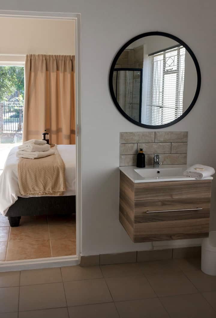 Unit 1 - Sleeps 2 - Cradock