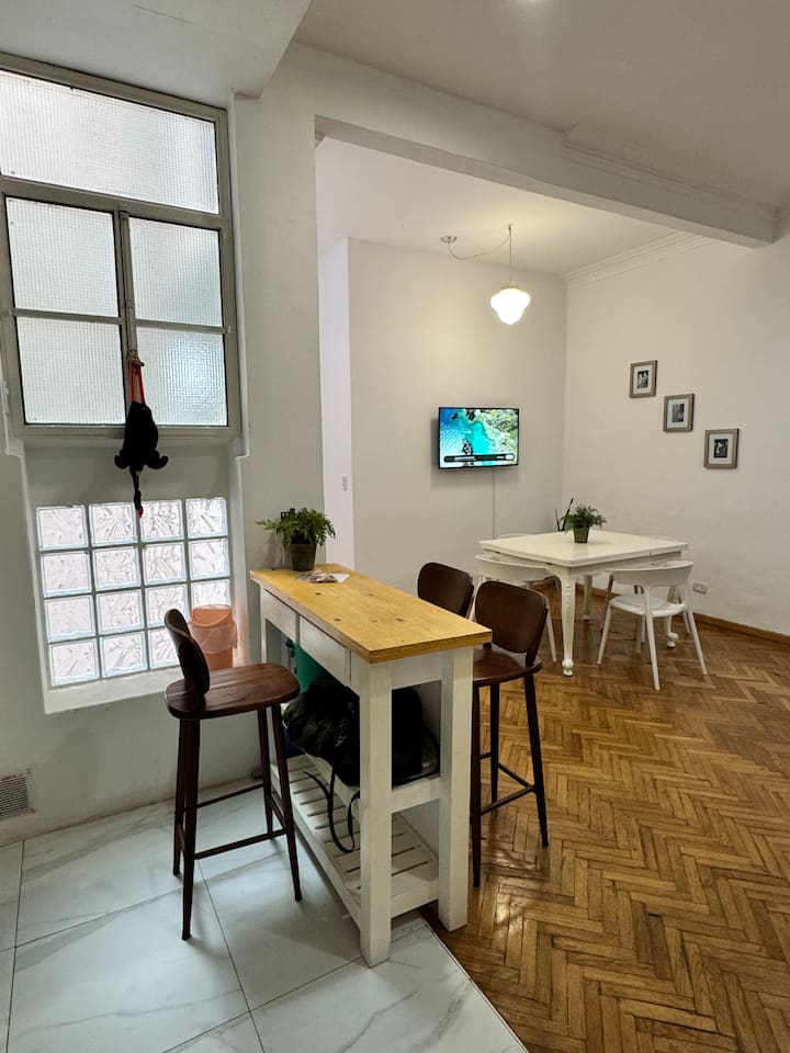 Amplio Apto. Con 2 Baños, Cerca Del Obelisco. - Buenos Aires