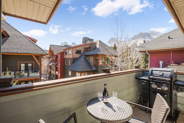 Spacious Top Floor King Bed With Pool & Hot Tubs - Canmore