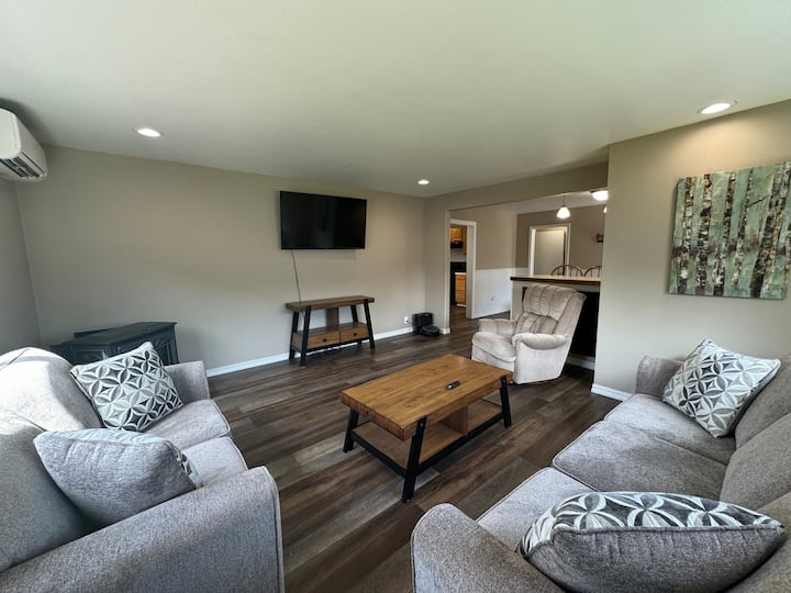 Cozy Home In North Bend - Coos Bay, OR