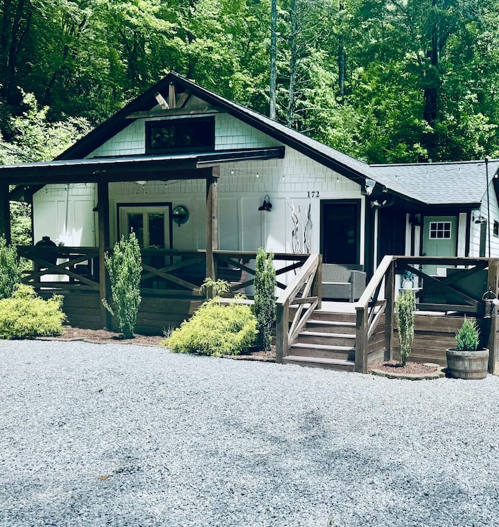 Secluded, Private Wilderness Haven With Hot Tub - Cashiers, NC