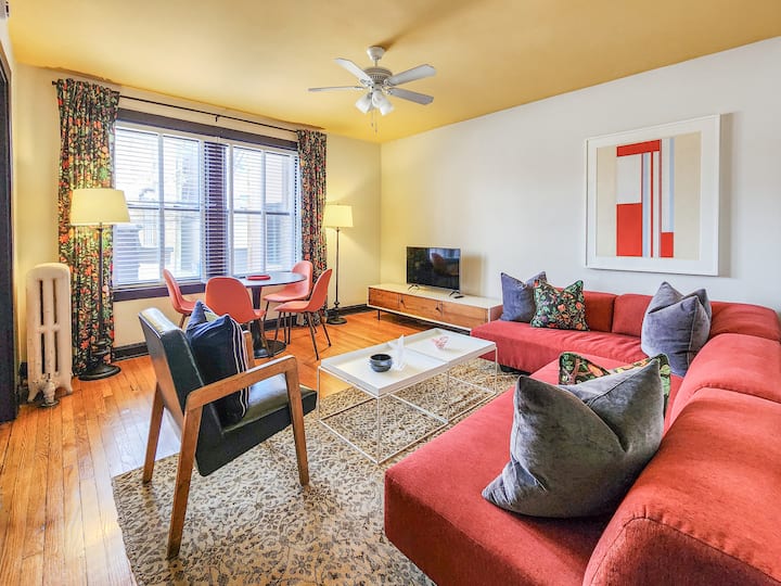 The Fratterhorn Vintage 2 Bed Near Wrigley - Chicago