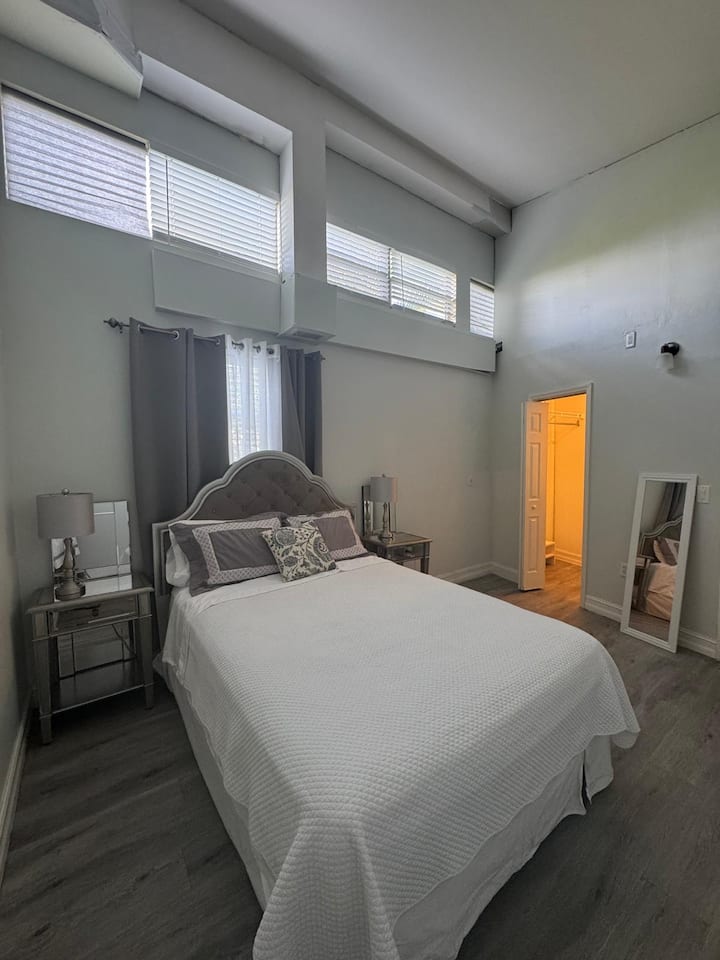 Ana’s Guesthouse - Boca Raton, FL