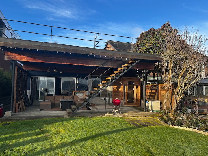 Peaceful Lakeside House On Lake Washington - SeaTac, WA