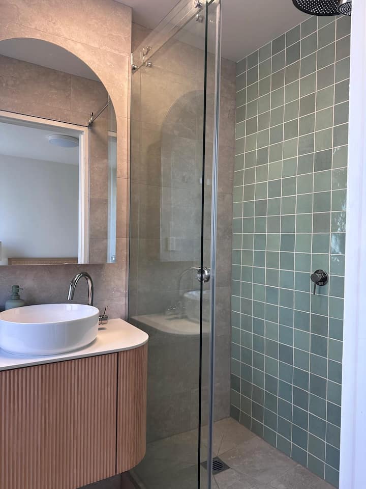 1bd Apt Next To Metro, Close To Mcg- Free Parking - Australia