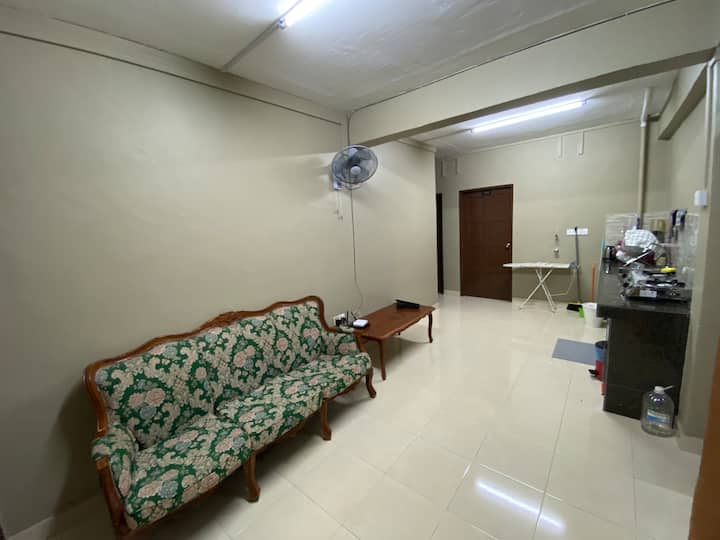 Roomstay 1 Queen 1 Single Bed (01) - Marang