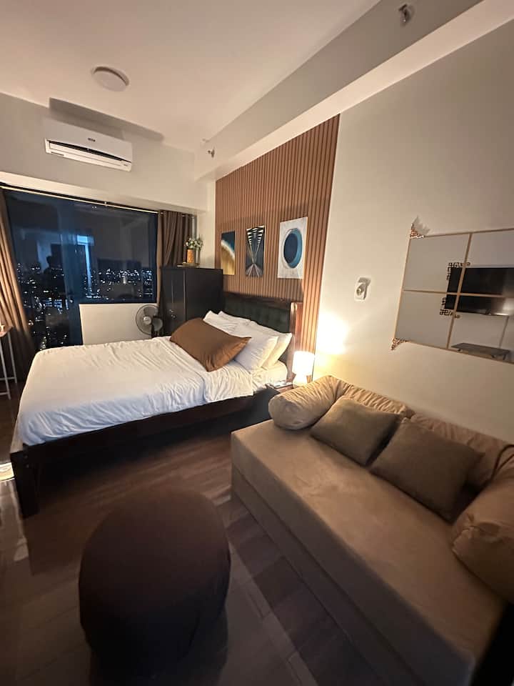 Royal Victorian Studio In Makati - Makati