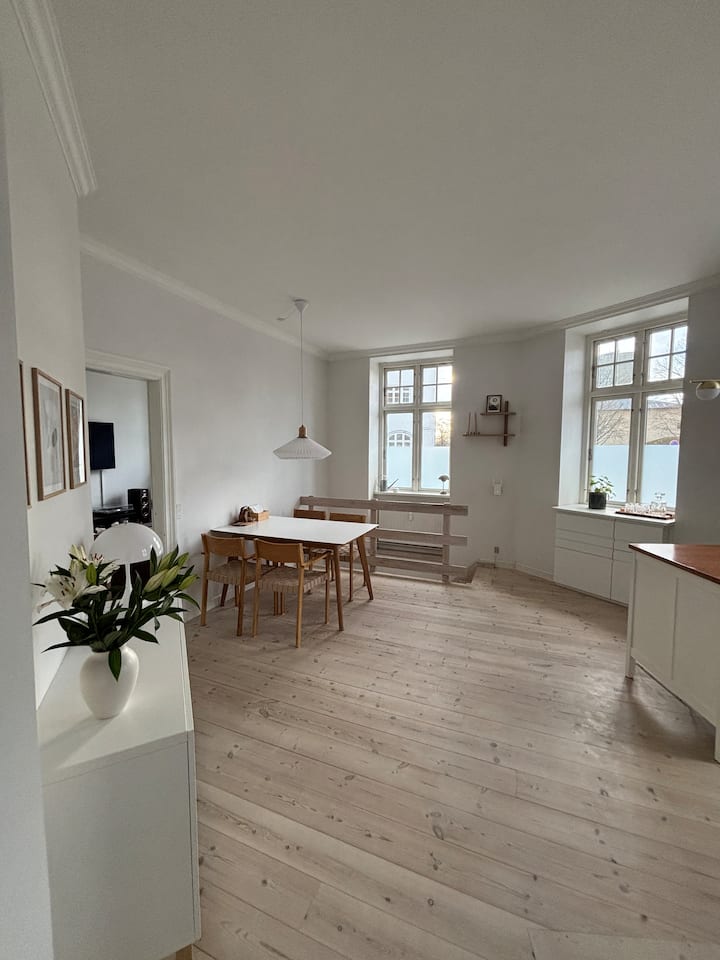 Flot, Stor Og Central Placering - Aarhus