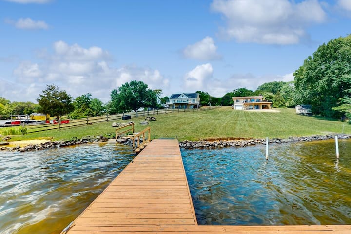 3br Lakefront With Kayak, Paddle Boards & Canoe - 안나 호