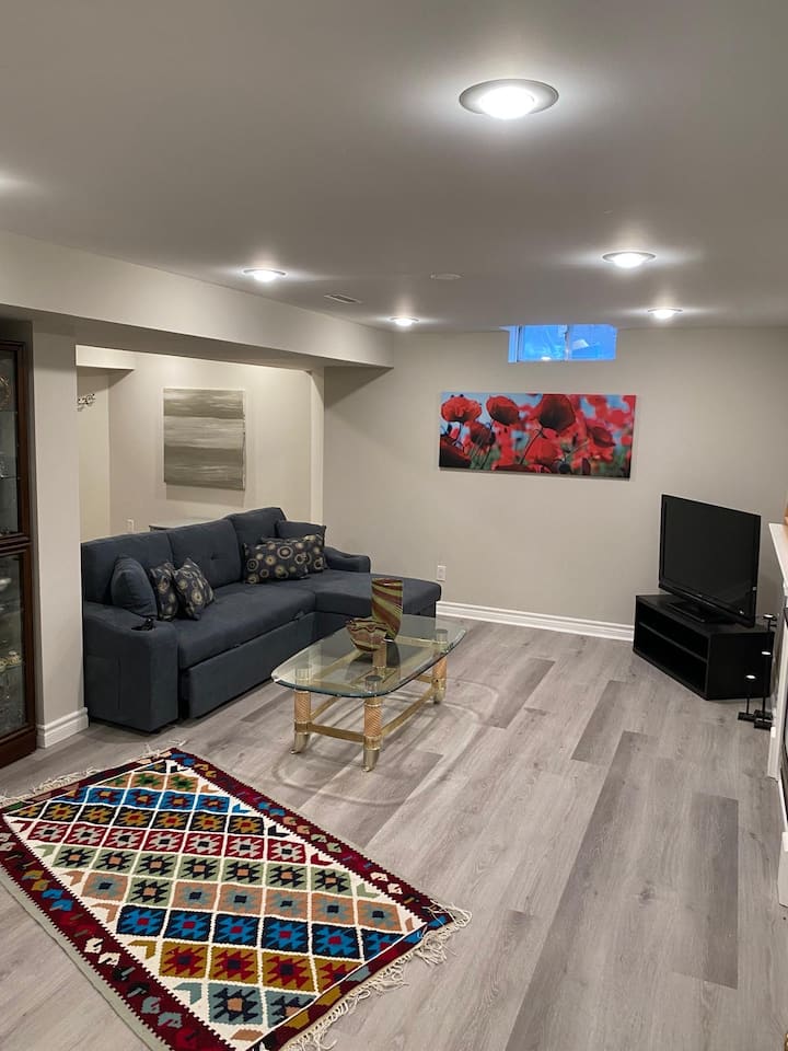 Fully Renovated Separate Unit In Central Location - Markham, Canada