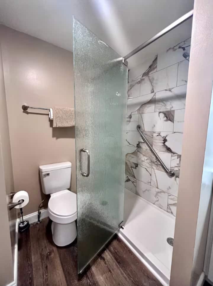 Fully Remodeled Retreat In The Heart Of Crossville - Crossville, TN