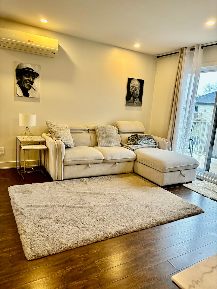 Luxueux Condo Près De La Place Bell - Laval, Canada