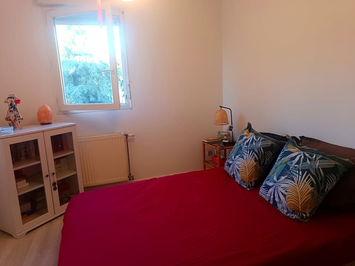 Chambre Calme Dans Une Maison Avec Parking/jardin - Vénissieux