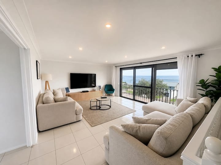 Family Holiday Home With Ocean Views - Gerroa