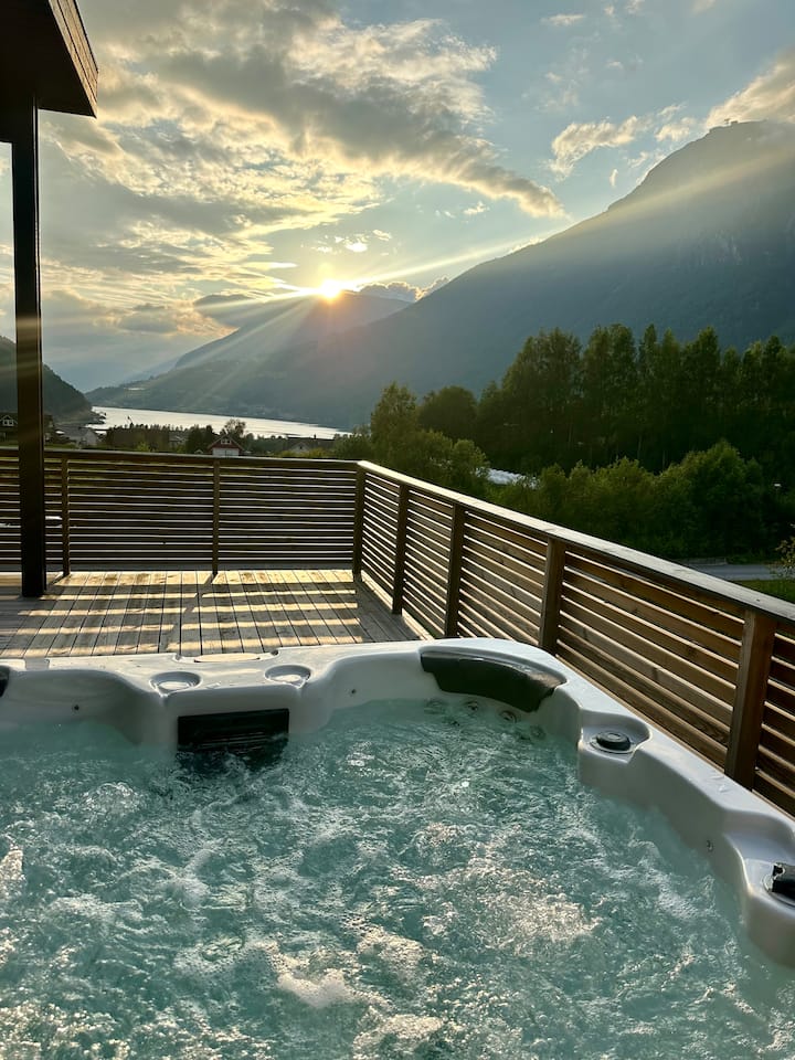 Nyt Fjordutsikt & Boblebad I Stryn - Stor Terrasse - Loen