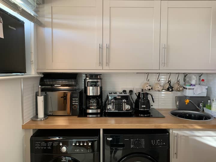 2 Rooms In Beautiful Former Village School - Mold