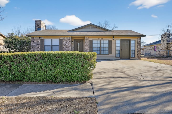 Roomy 3br Family Getaway W/ Foosball & Game Room - Killeen, TX