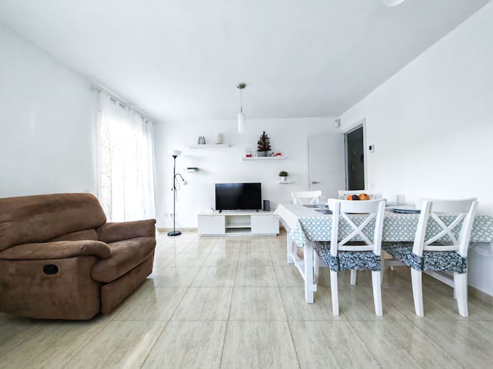 Bright Apartment Near The Sea And Barcelona - Calella