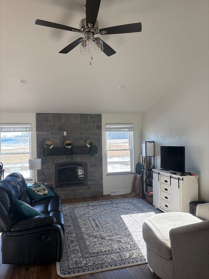 New Home! Great Spot 10 Minute Drive Downtown - Oshkosh, WI