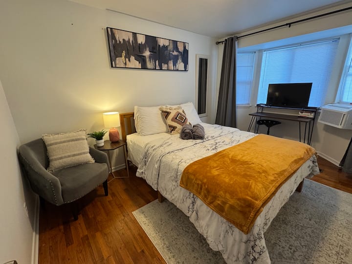 Chic Tacoma Escape 3 Br, Sleeps 6 - Tacoma