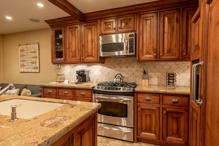 Andora Villa Condo 108 - Spacious Modernized Condo - Ketchum, ID