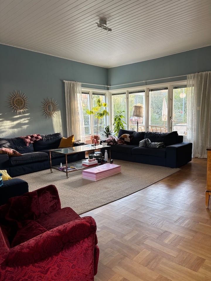 Rymligt Hus I Stuvsta För Foto, Tv, Filminsplening - Stockholm
