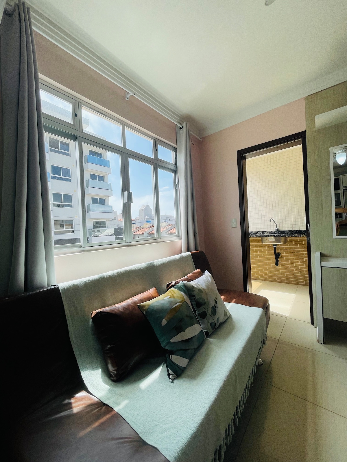Apartamento en segundo piso con balcón y parrilla - Airbnb
