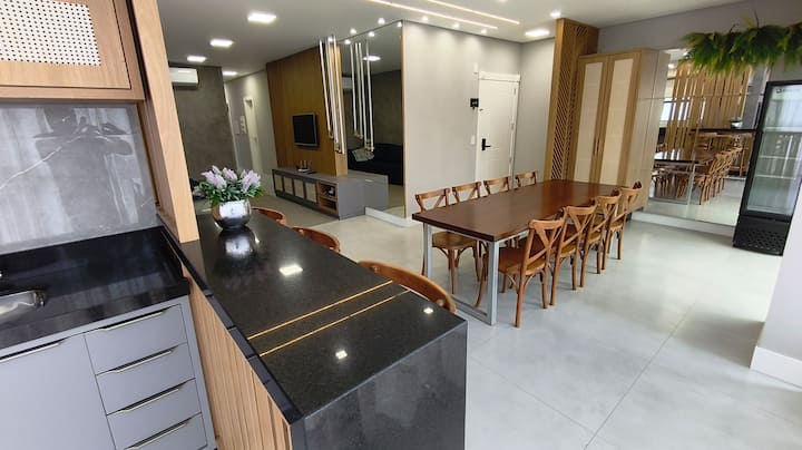 Apartamento Amplo Na Melhor Localização Meia Praia - Itapema