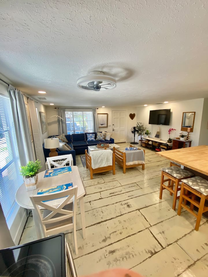 Waterside Cottage - Pine Island, FL