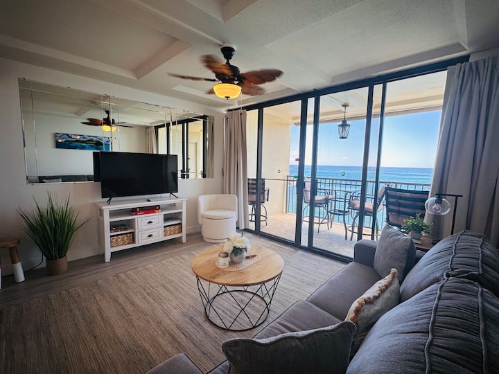 Ocean Front Retreat. Private Beach. Pool. Hottub - Mākaha, HI