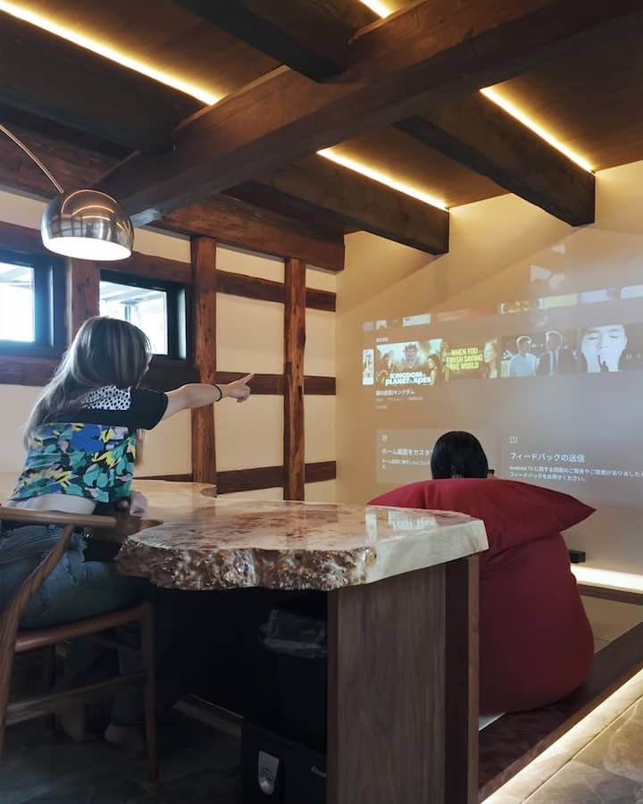 寝室から一望できる阿蘇山の絶景。時を紡ぐ築200年の歴史ある米蔵に、暮らすように泊まる - 아소시